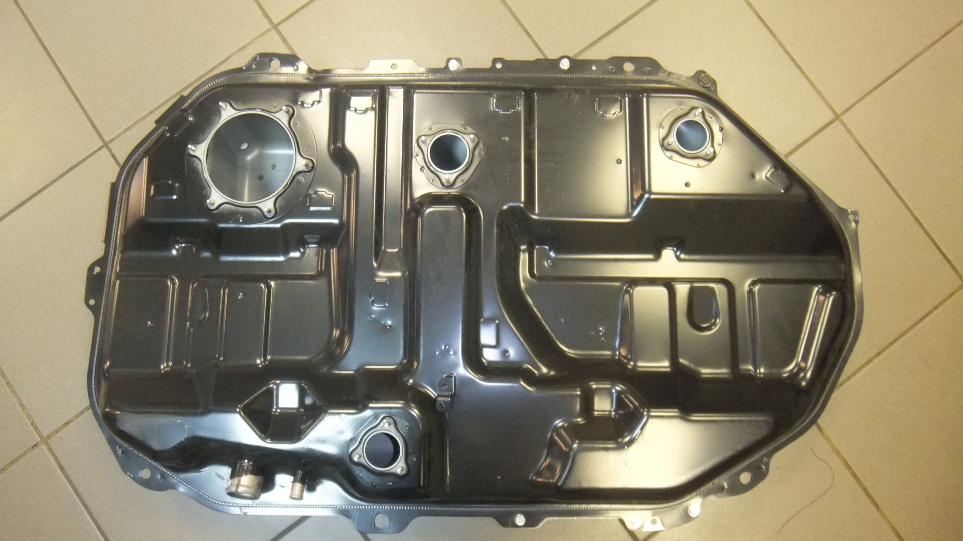 MN106272 Mitsubishi Бак топливный от производителя по спец цене купить ...