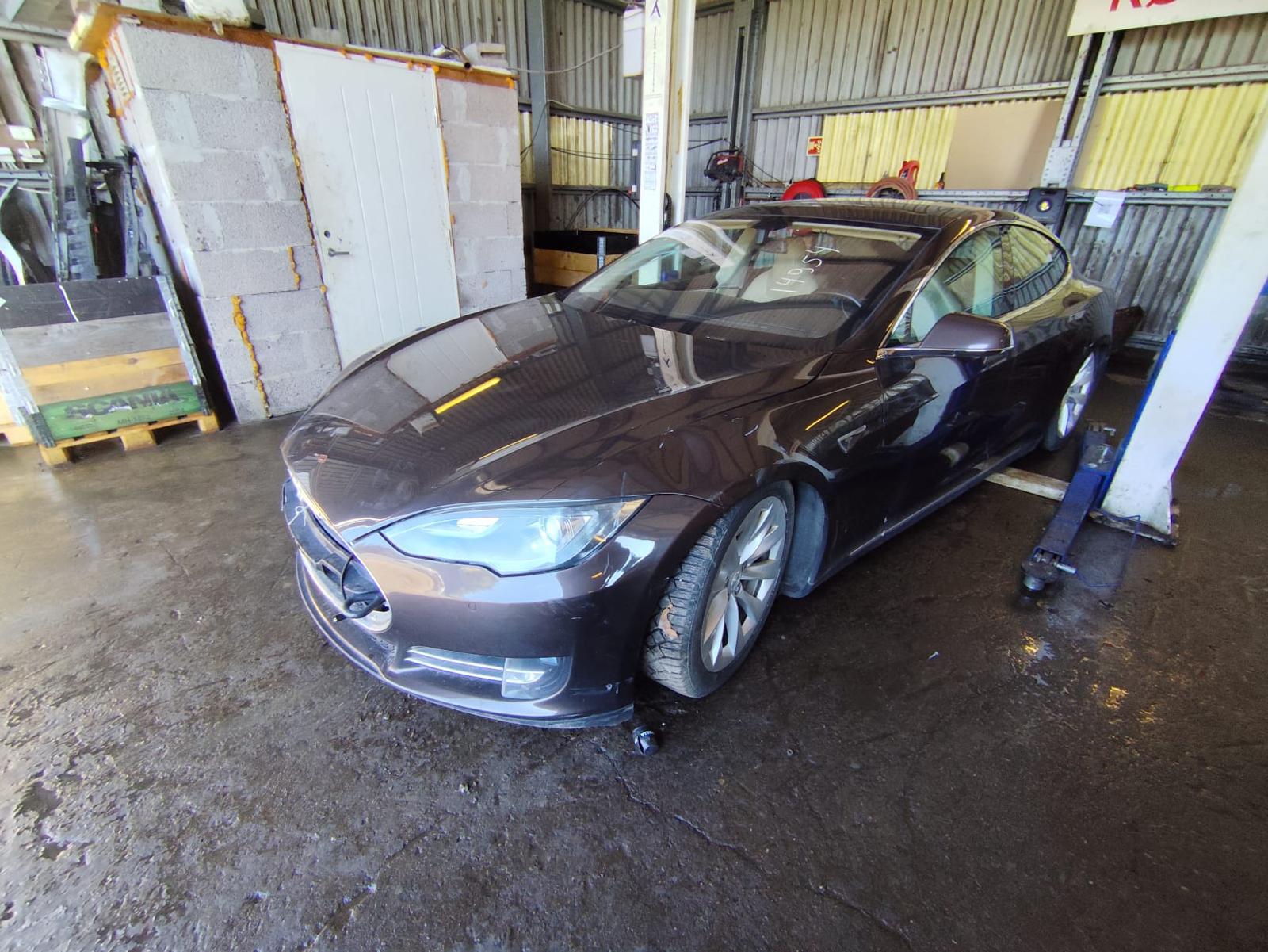 Tesla Model S 2012> в разборке | ЕвроАвто